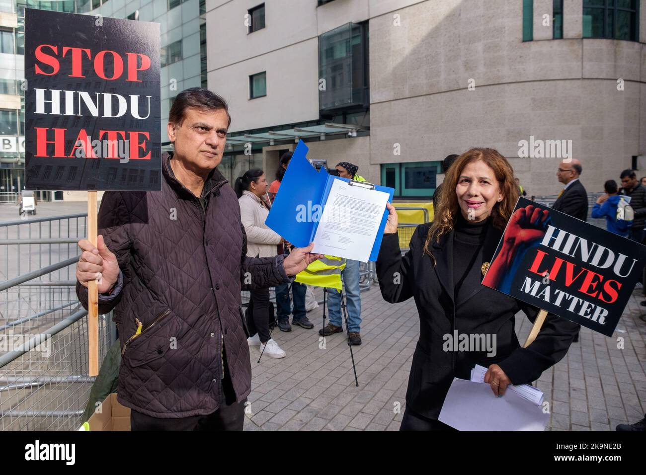 Questionable sources hi-res stock photography and images - Alamy