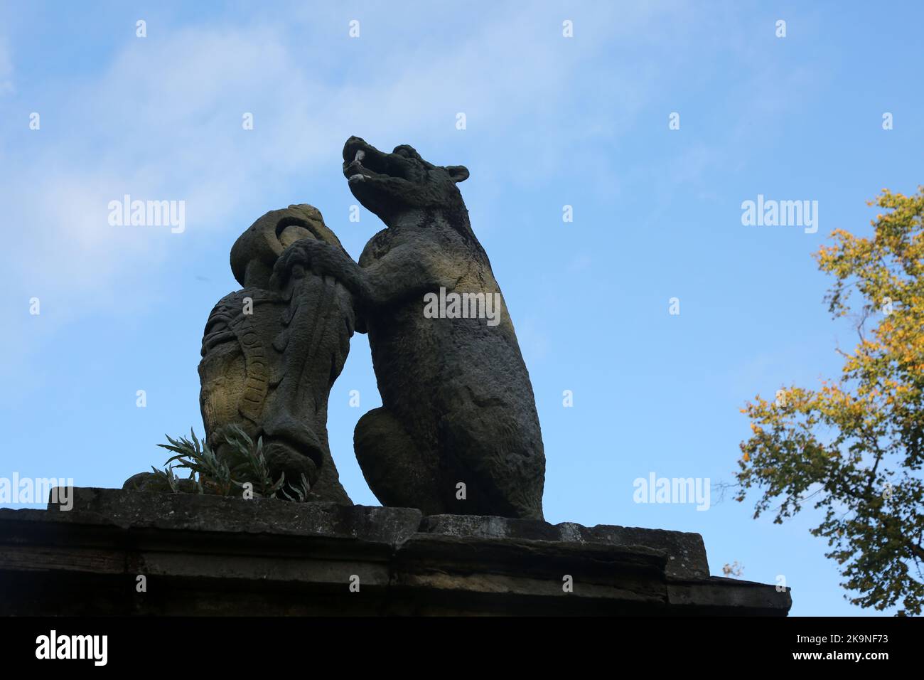 The Bear Gates of Traquair. Traquair House,Scottish Borders, Scotland ...