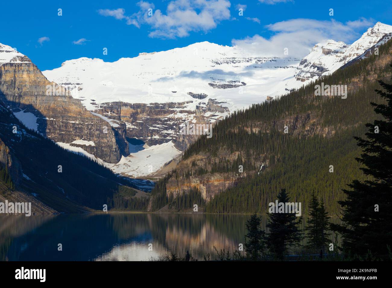 Mountains lake louise banff hi-res stock photography and images - Alamy