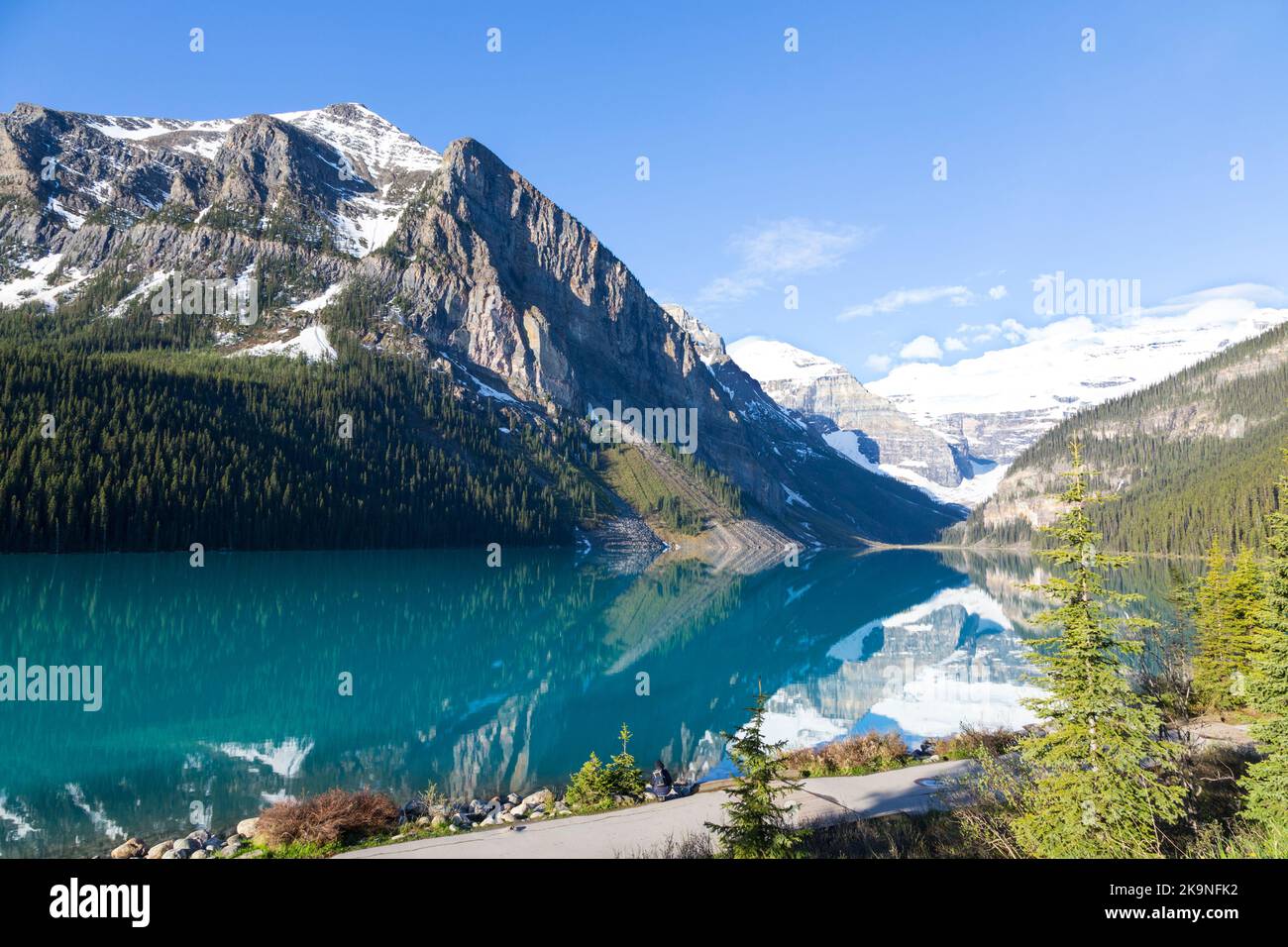 Mountains lake louise banff hi-res stock photography and images - Alamy