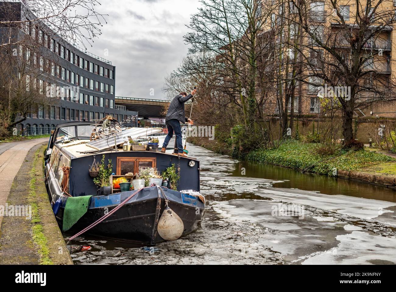 London canalway hi-res stock photography and images - Alamy