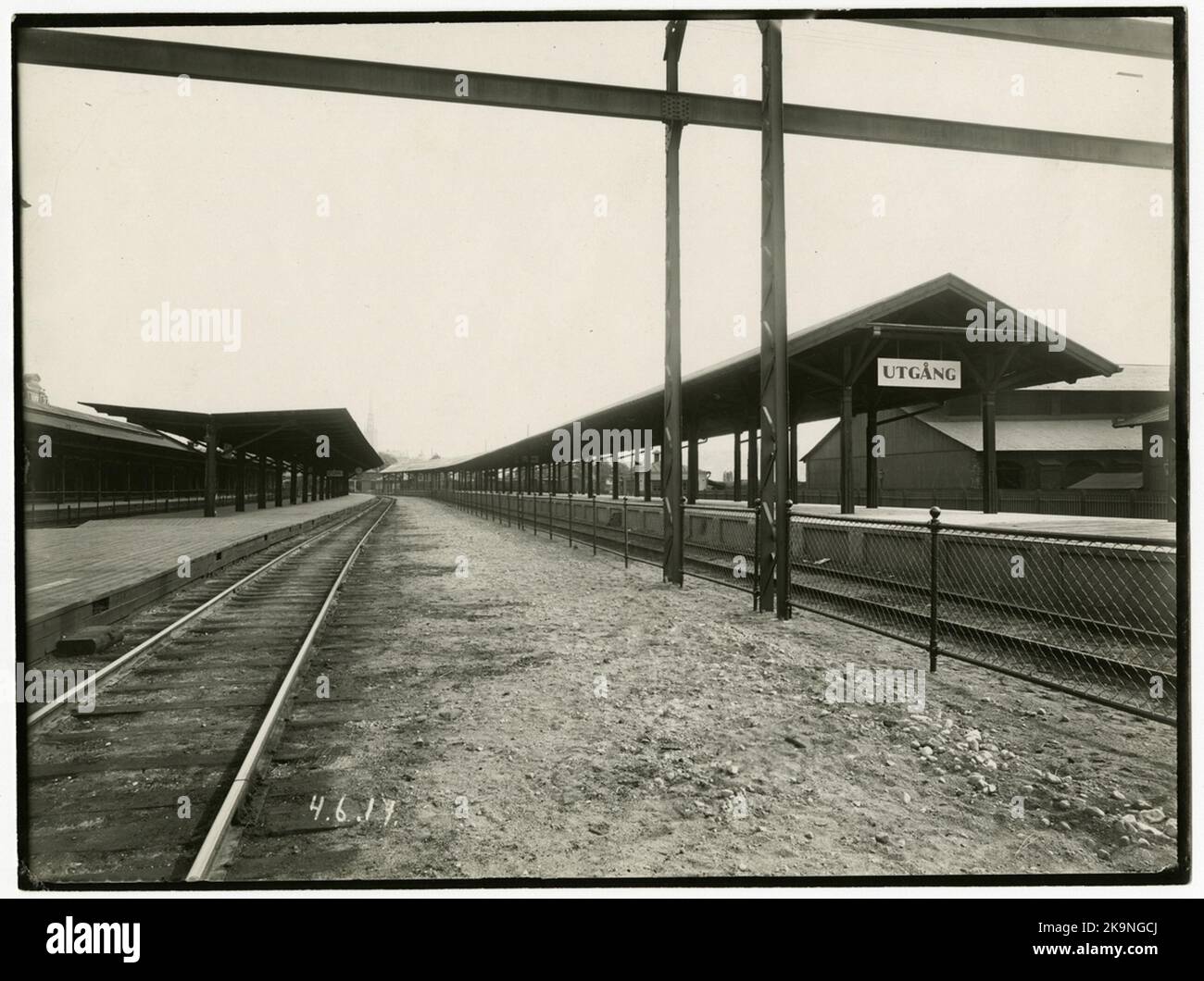 Stockholm's central platform ceiling over platform 5 Completed Stock ...