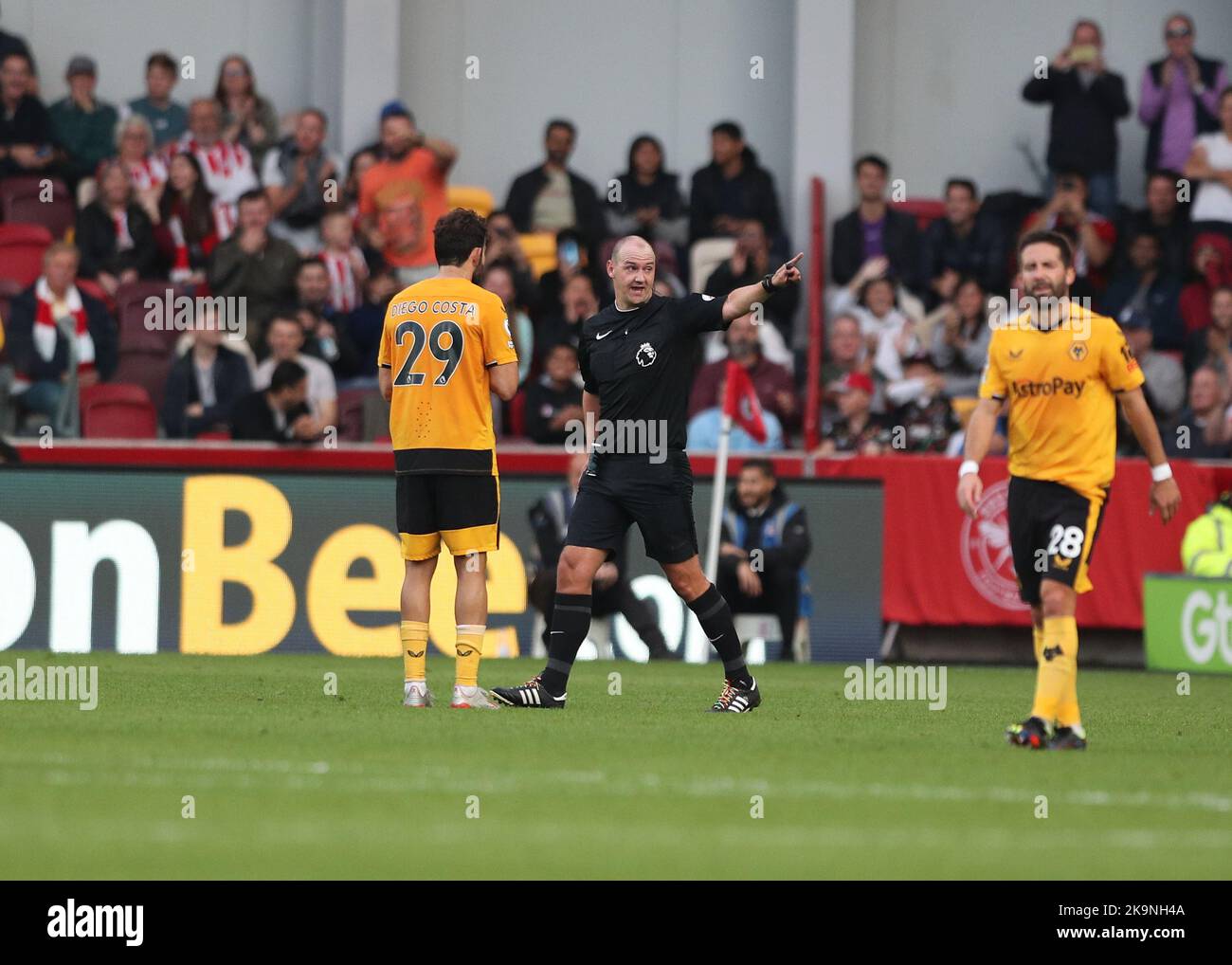 29th October September 2022; Gtech Community Stadium, Brentford, London ...