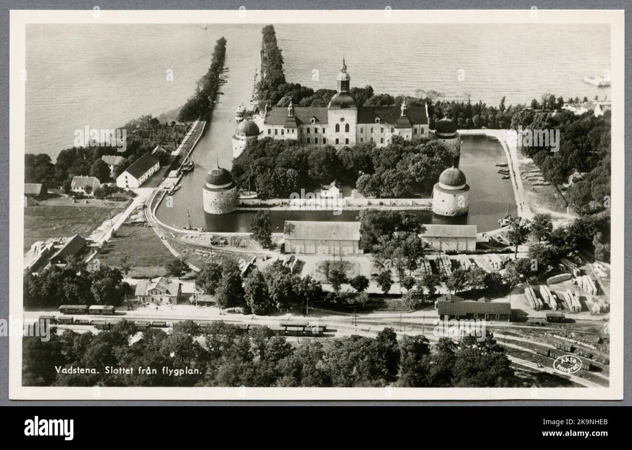 Train station view castle hi-res stock photography and images - Alamy