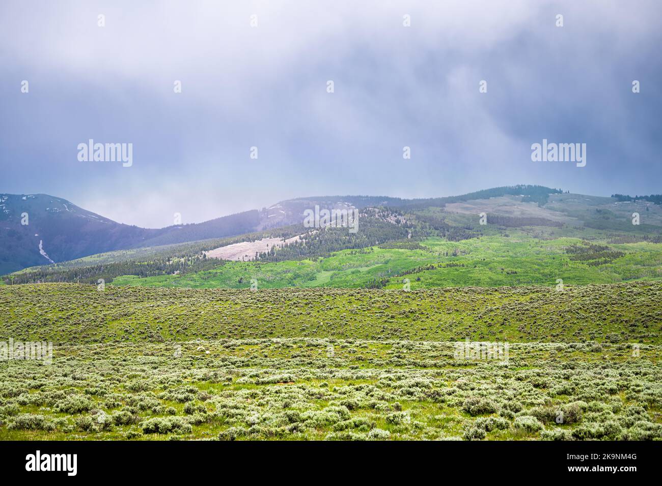 Flat top mountain by mount Crested Butte ski resort town, Colorado with ...