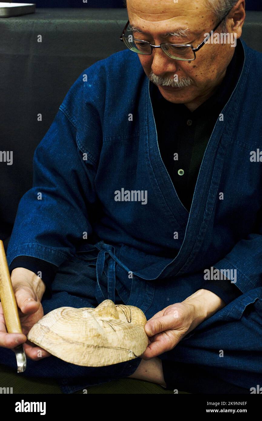 Noh mask carving hi-res stock photography and images - Alamy
