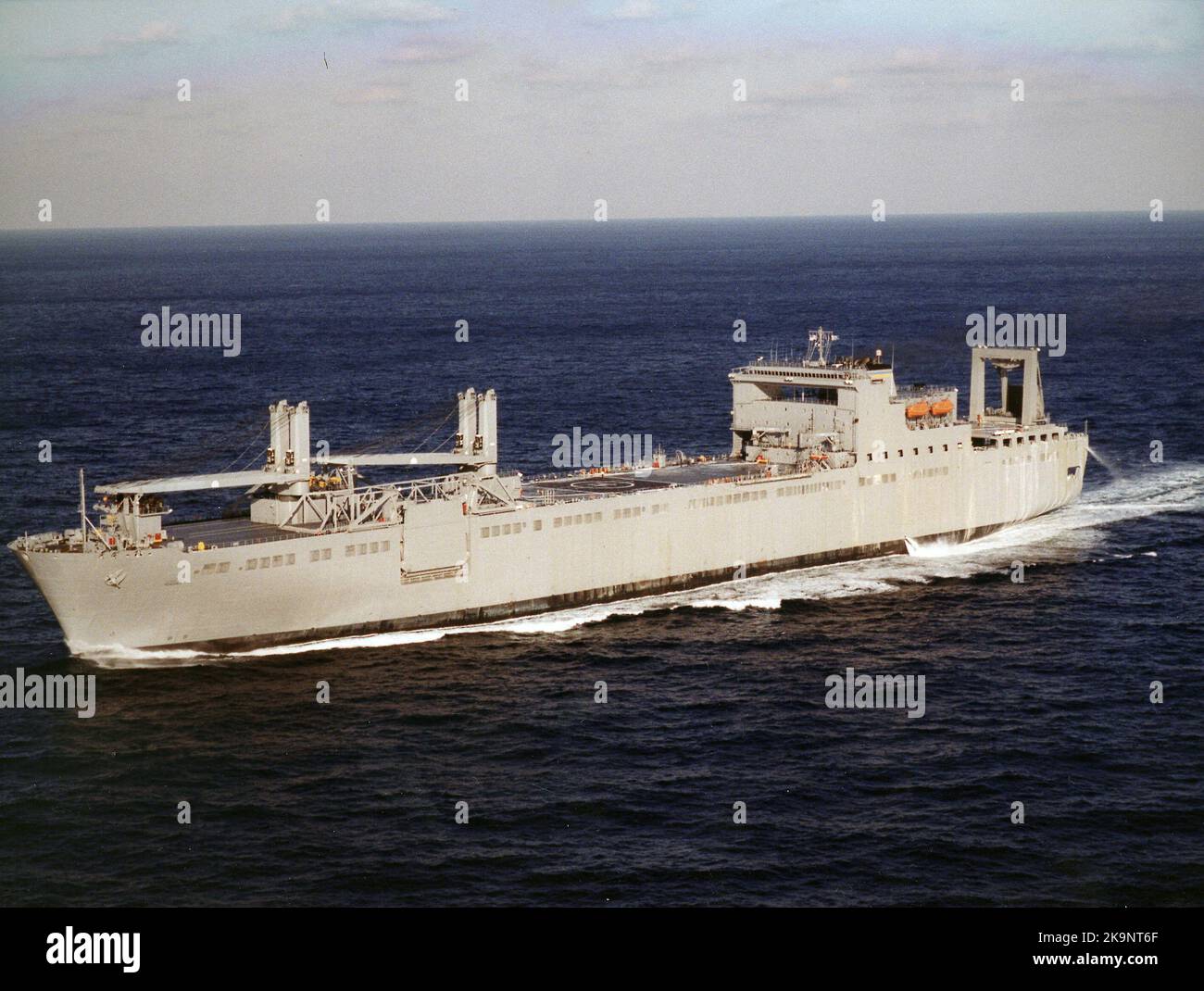 Mendonca T-AKR, USNS Mendonca (T-AKR-303) roll on roll off vehicle ...