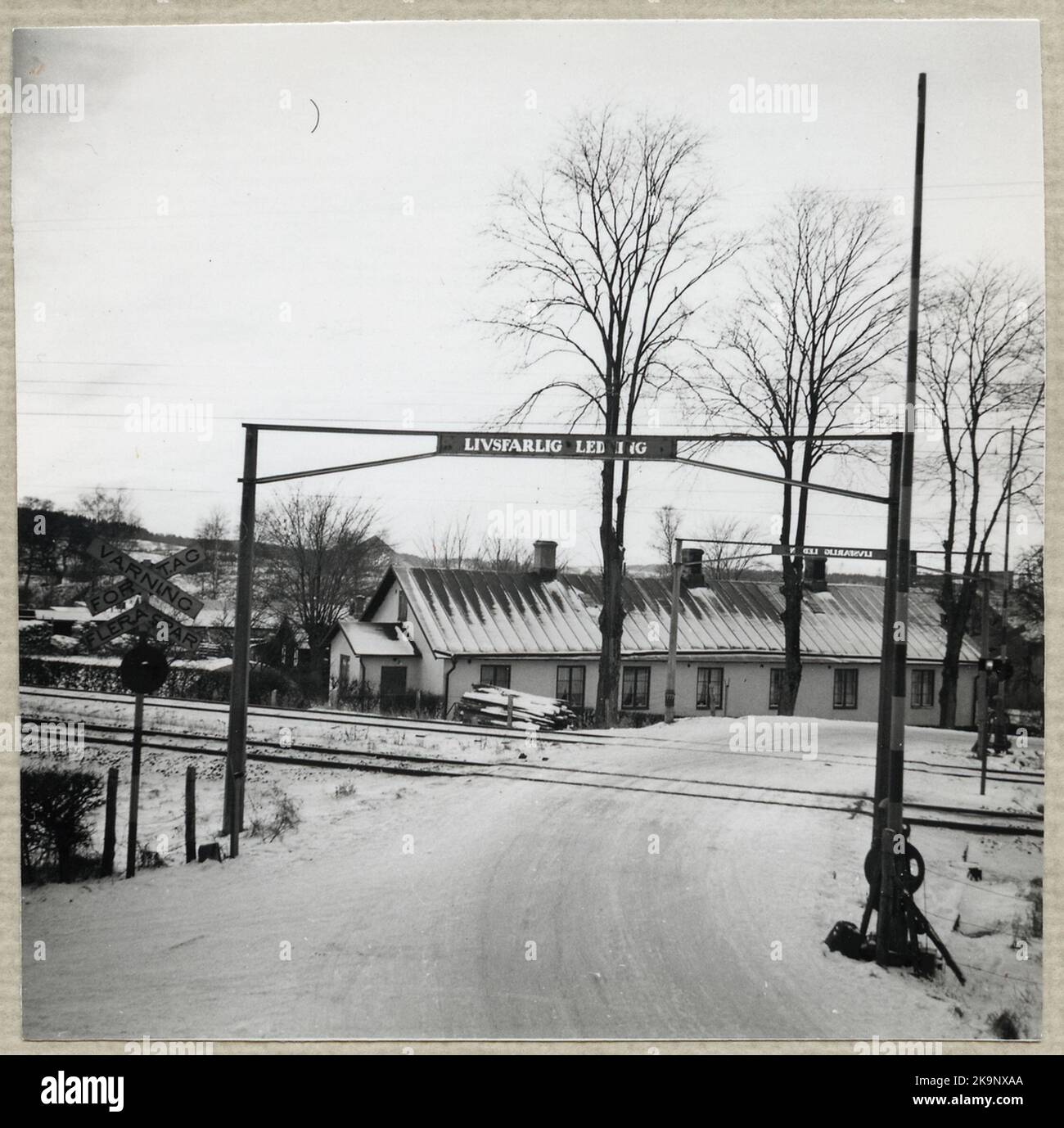 Railway crossing on the office road on the line between Norra Vram and ...