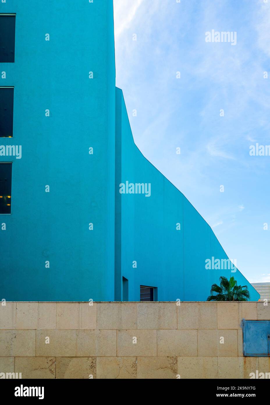 Building of contemporary lines painted blue Stock Photo - Alamy