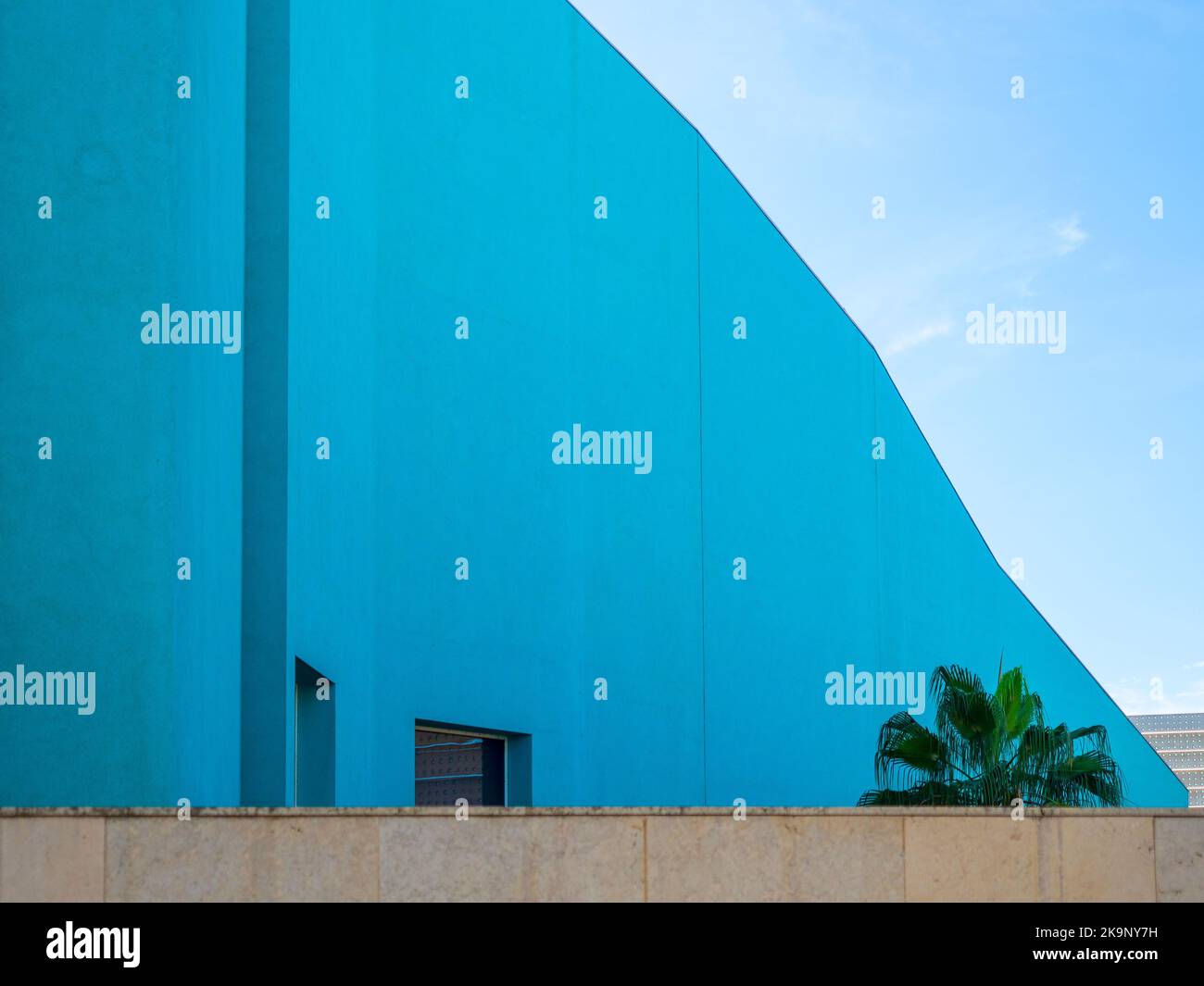 Building of contemporary lines painted blue Stock Photo - Alamy