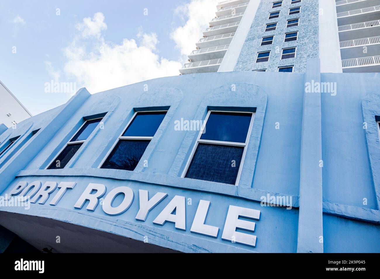 Outside exterior front entrance residential building buildings sign hi-res stock photography and ...
