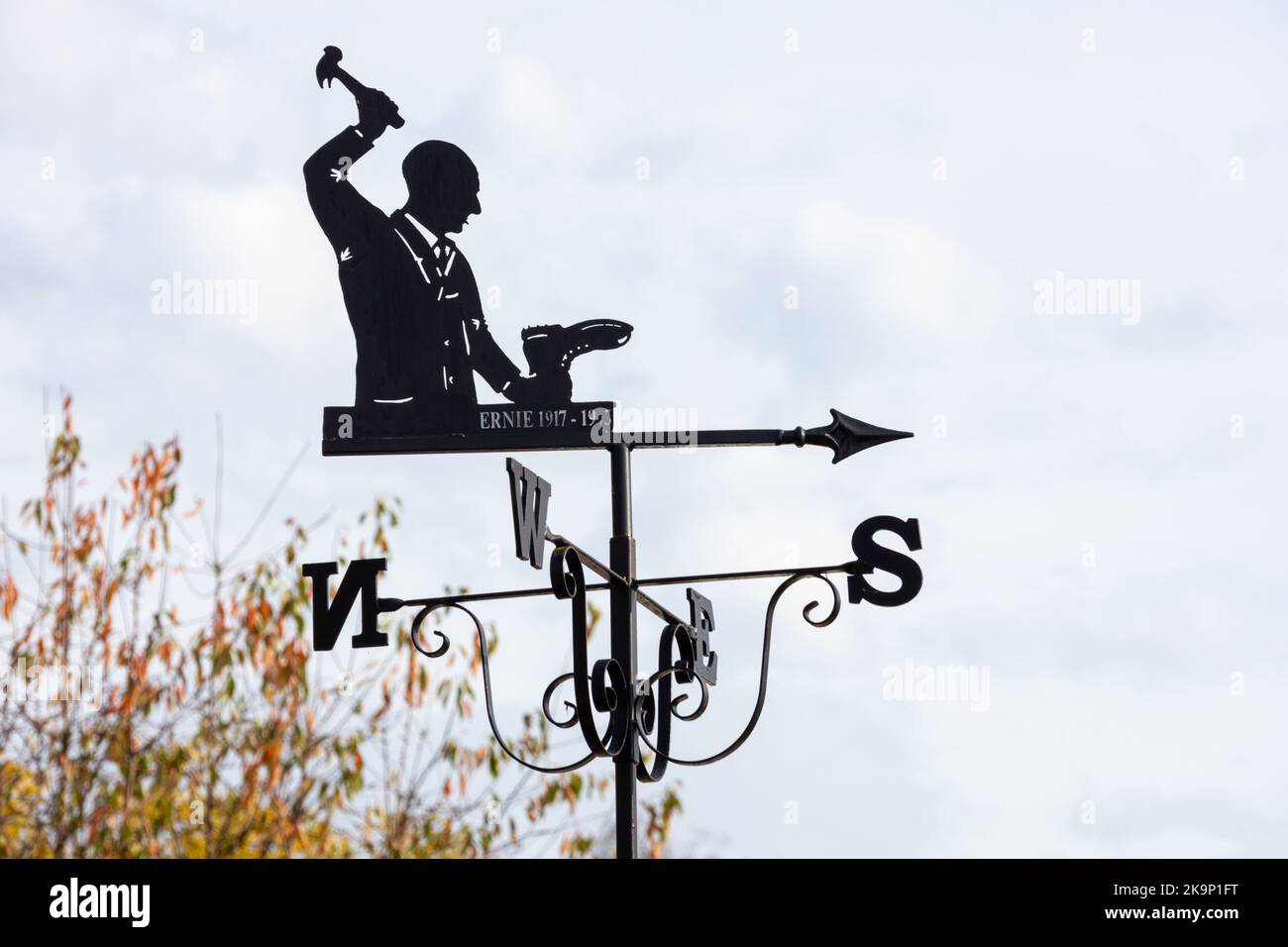 Cobbler weather vain, kent, uk Stock Photo - Alamy