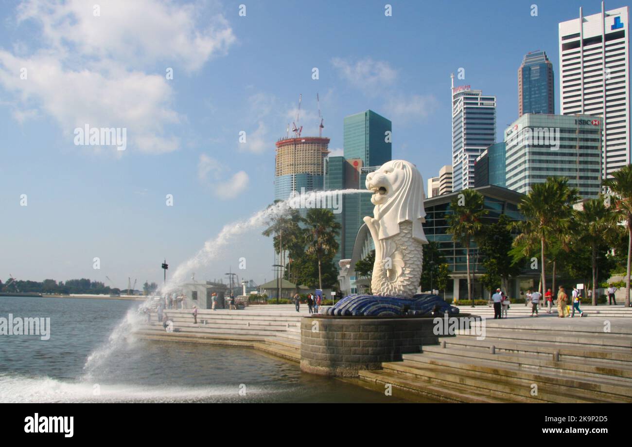 Merlion fountain sculpture in Singapore Stock Photo - Alamy