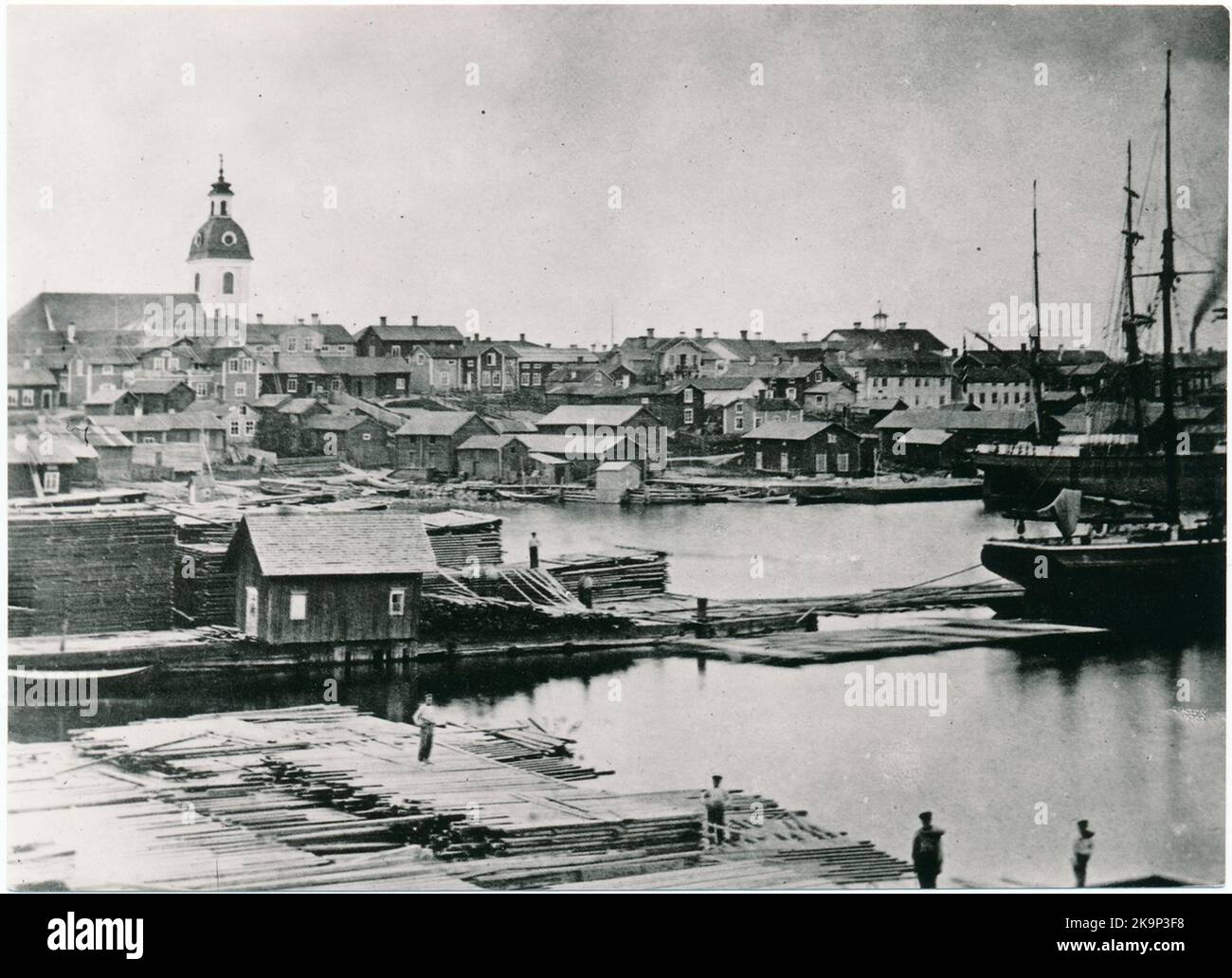 Vessels are carried in the Northern Port. To the left is the Gustaf ...