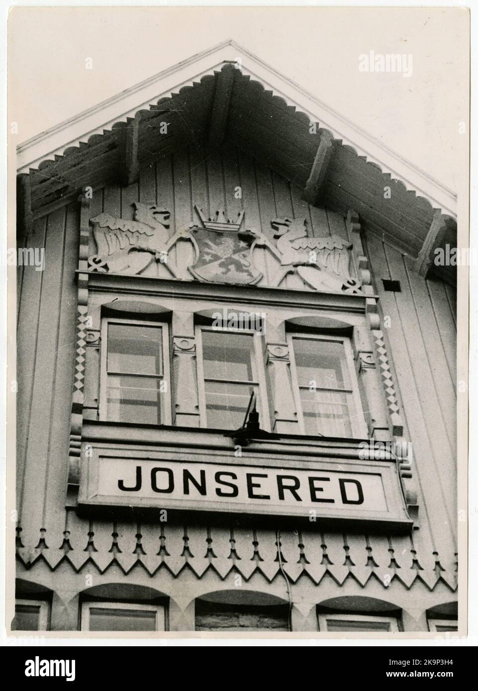 Text on the back of photo, "A hundred -year -old name under the ridge ...