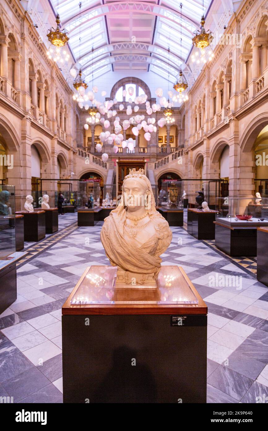 Bust of Queen Victoria at the Kelvingrove art gallery and museum ...