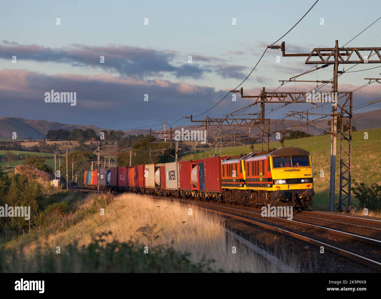 2 Freightliner class 90 electric locomotives at Lambrigg (north of ...