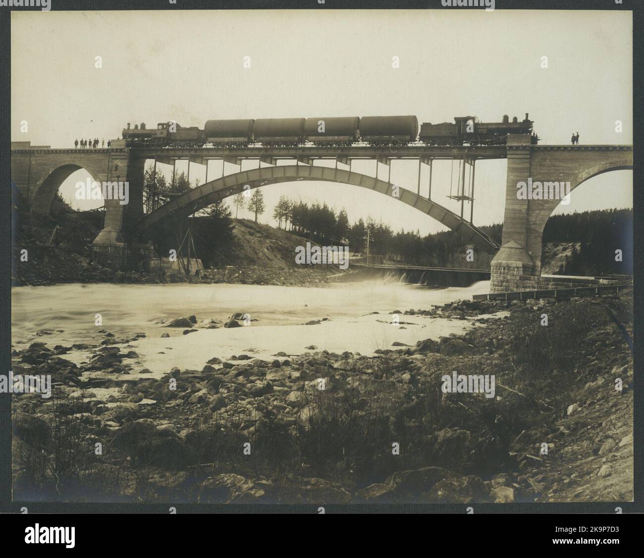 Sample load of the iron range, evenly distributed load Stock Photo - Alamy