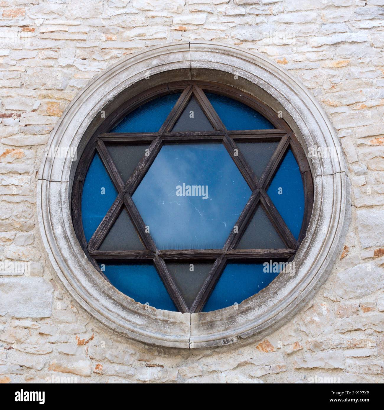 Star david in stained glass hi-res stock photography and images - Alamy