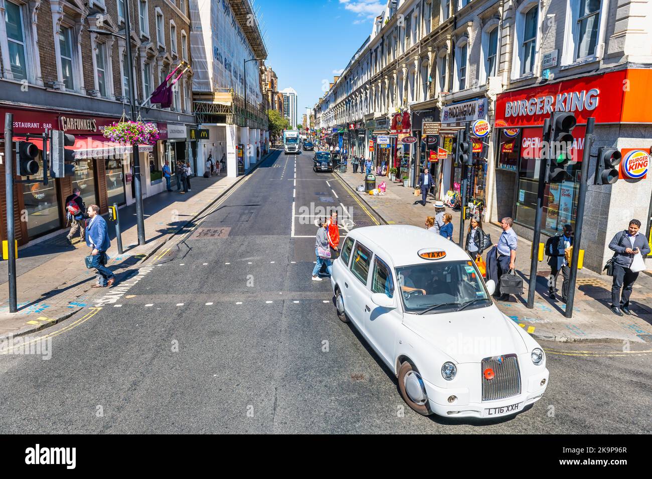 White taxi cab hi-res stock photography and images - Alamy