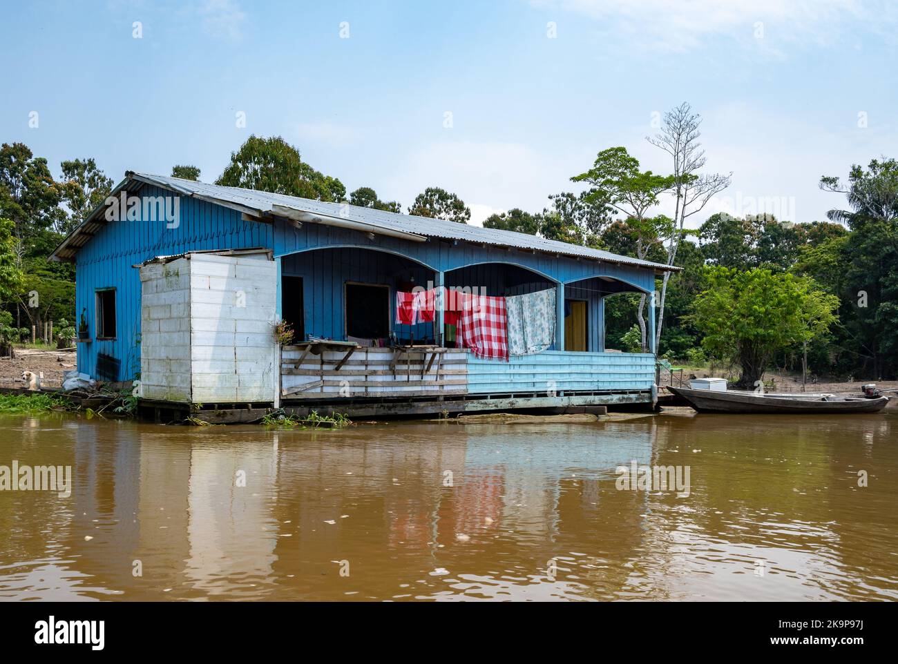 Floating houses built to combat seasonal flooding along the Amazon ...