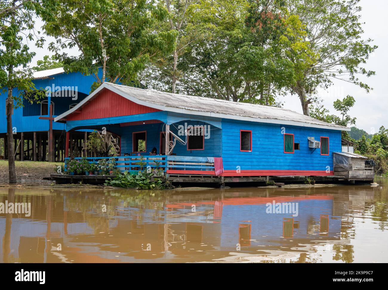 Floating houses built to combat seasonal flooding along the Amazon ...
