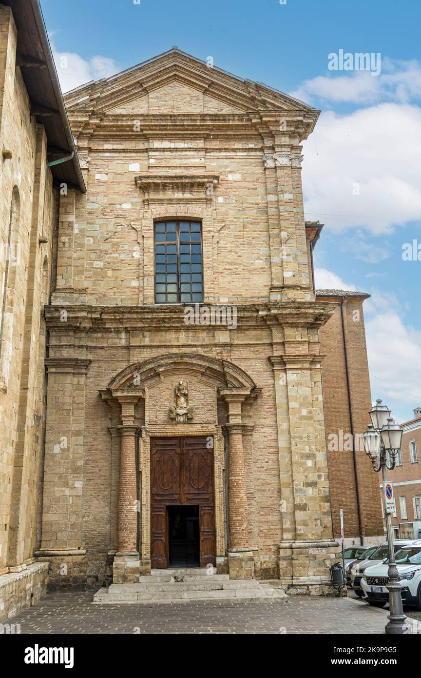 Atri, Italy - 07-09-2022: beautiful ancient church in Atri Stock Photo ...