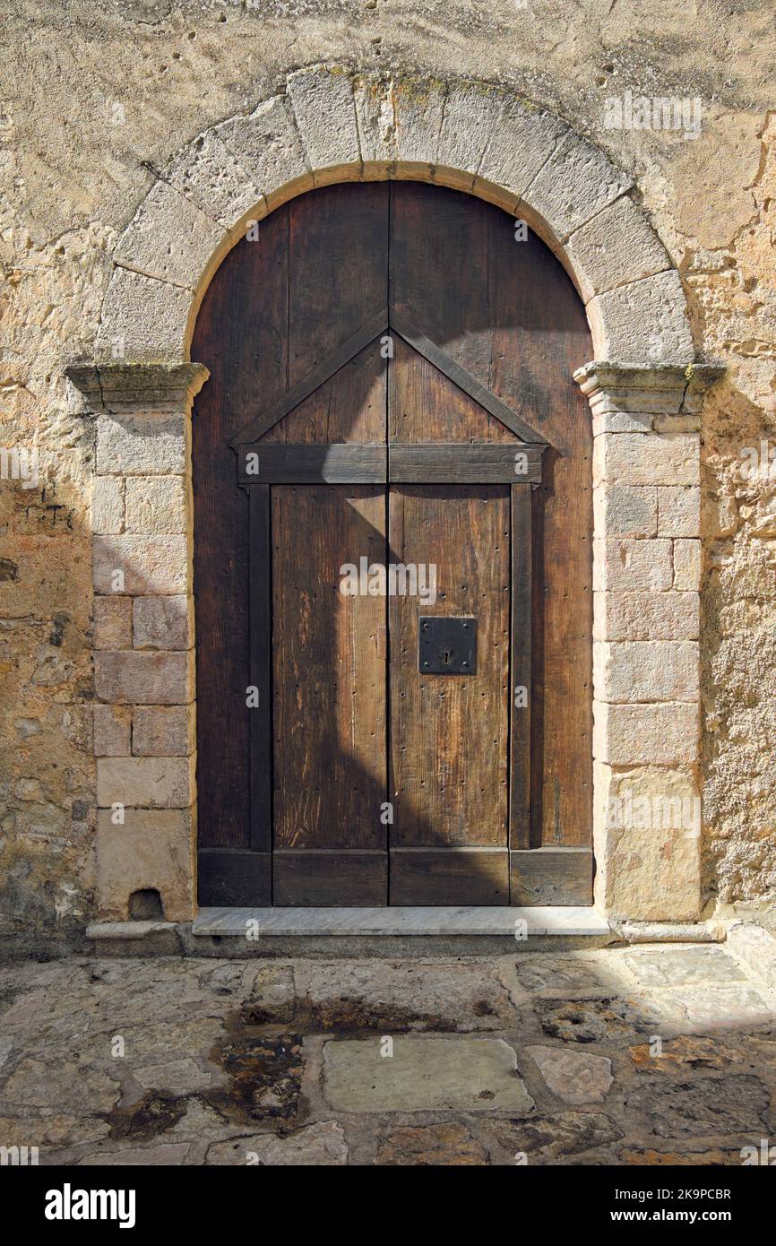 front old door in Prizzi, Western Sicily, Italy Stock Photo - Alamy