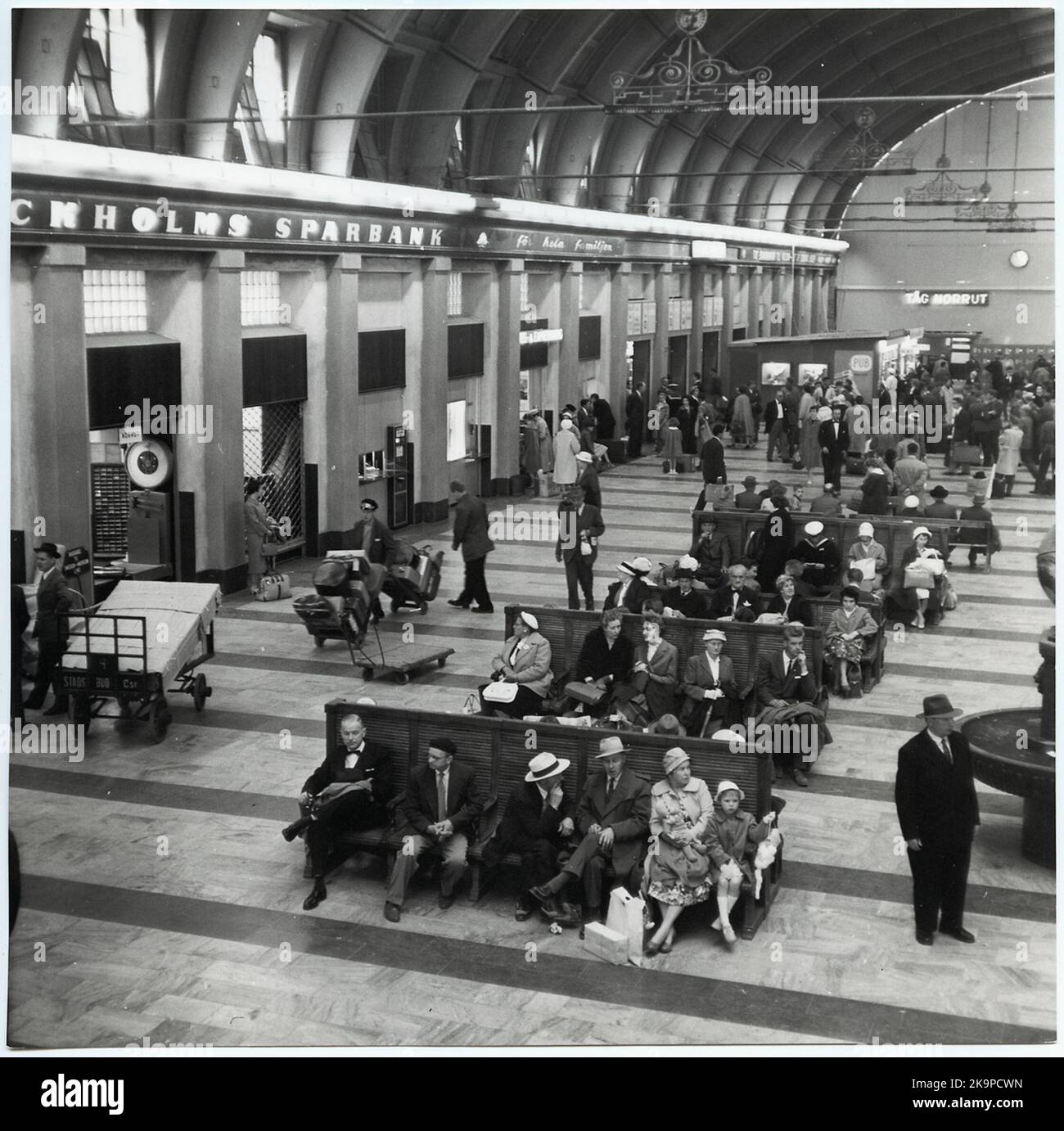 Waiting room in central hi-res stock photography and images - Alamy