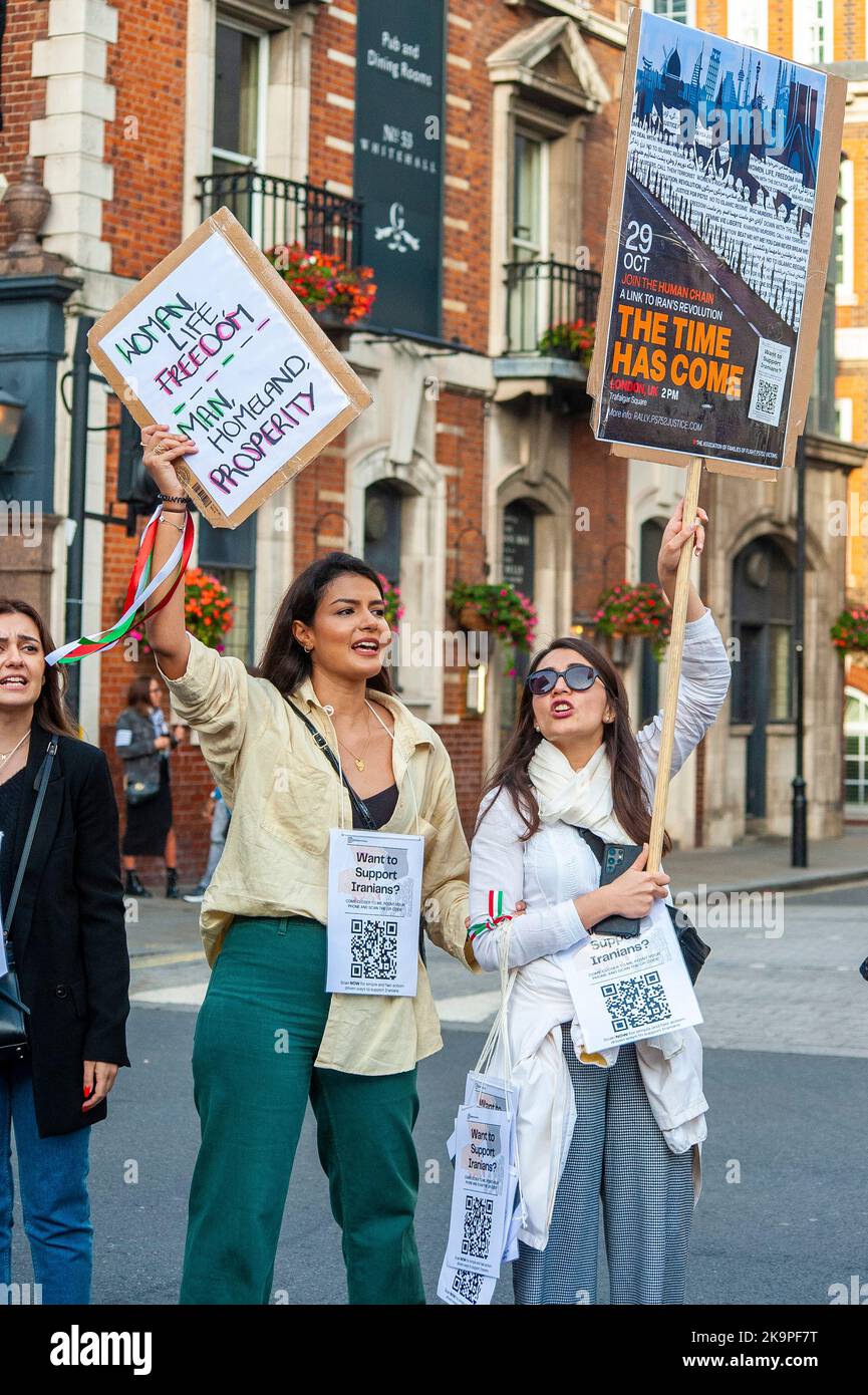 London, UK. 29th Oct, 2022. Iranians form human chain. Protest in ...