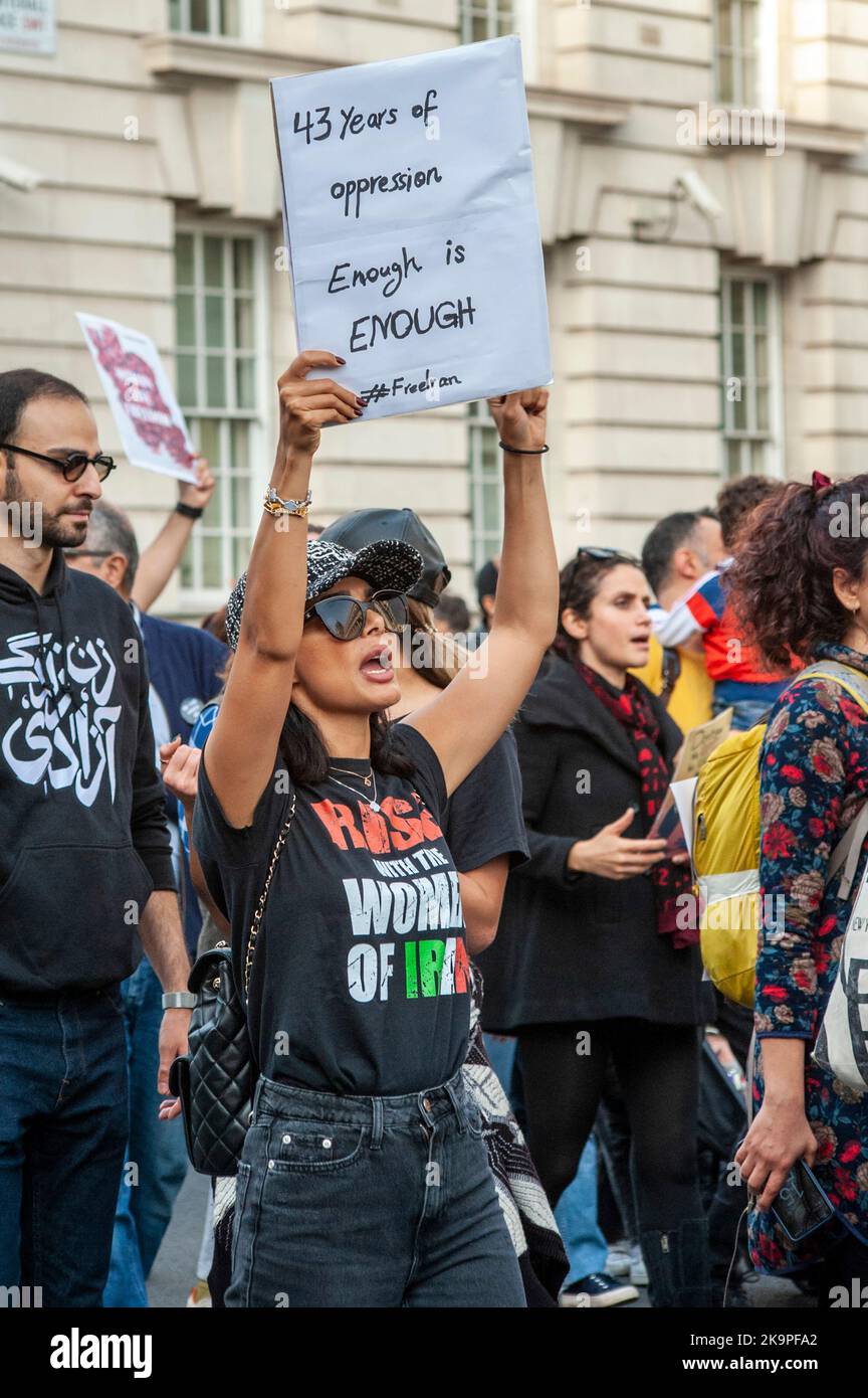 London, UK. 29th Oct, 2022. Iranians form human chain. Protest in ...