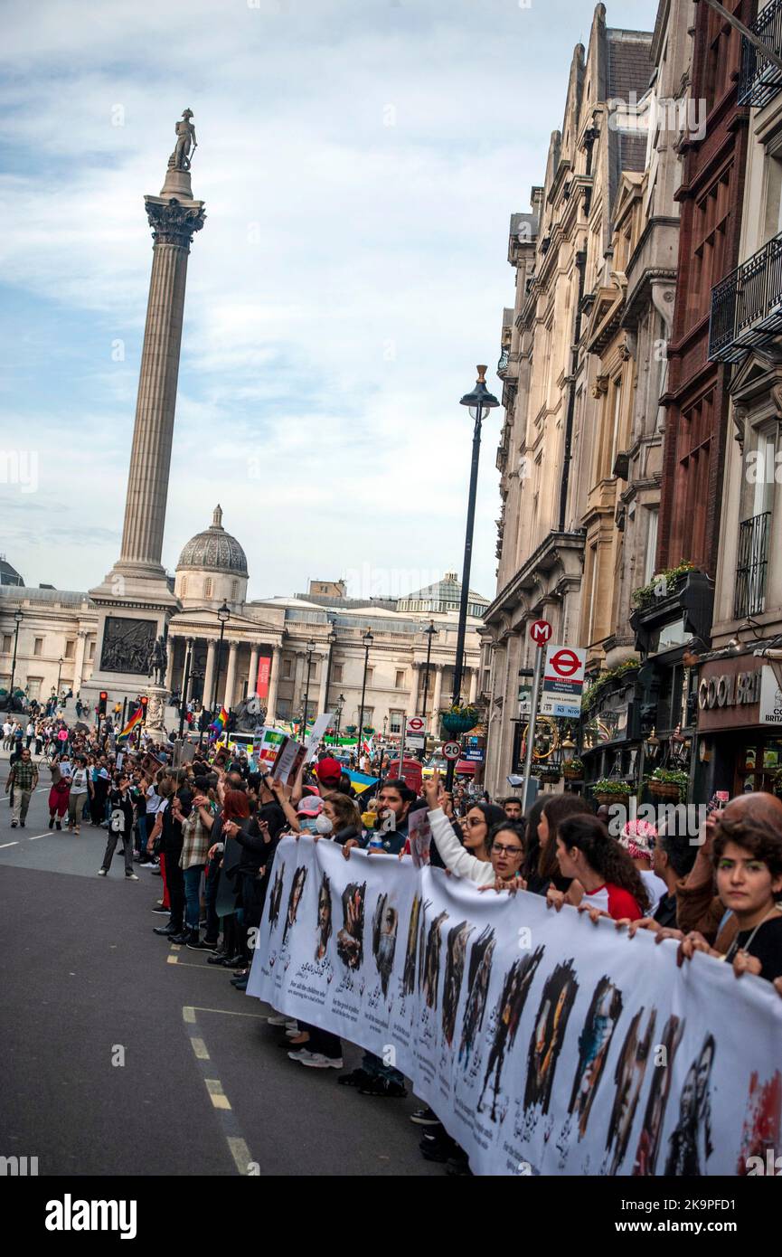 London, UK. 29th Oct, 2022. Iranians form human chain. Protest in ...