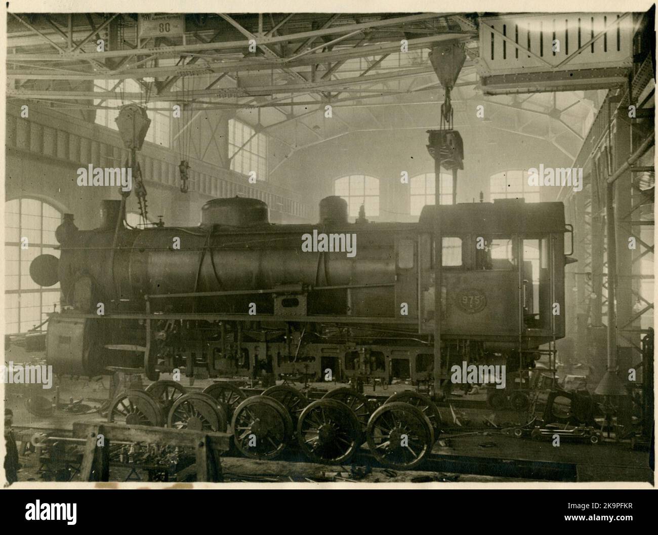 Notviken's mechanical workshop lifting R-locomotives in 80 tons ...