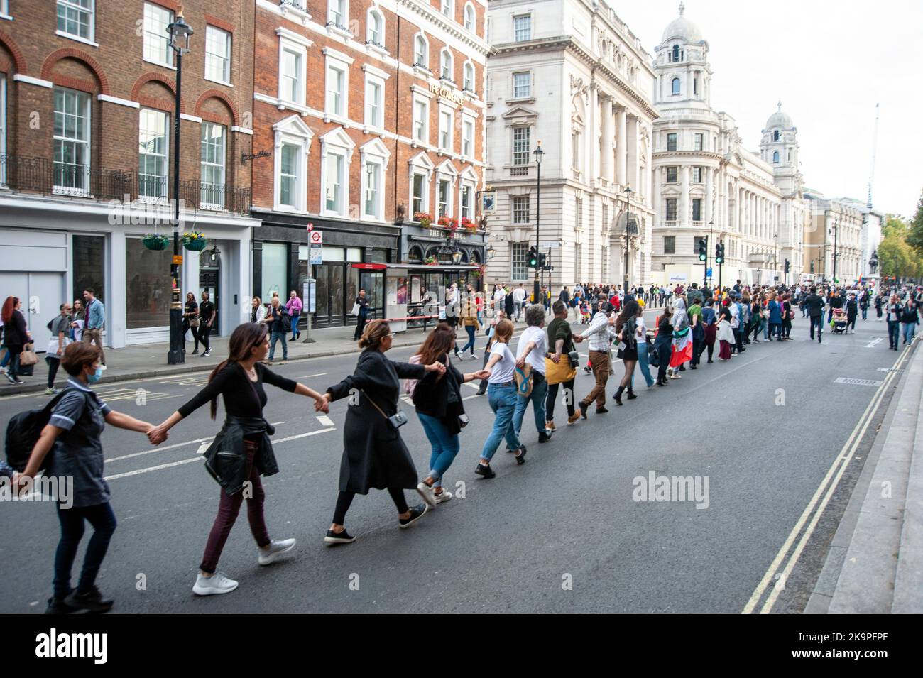 London, UK. 29th Oct, 2022. Iranians form human chain. Protest in ...