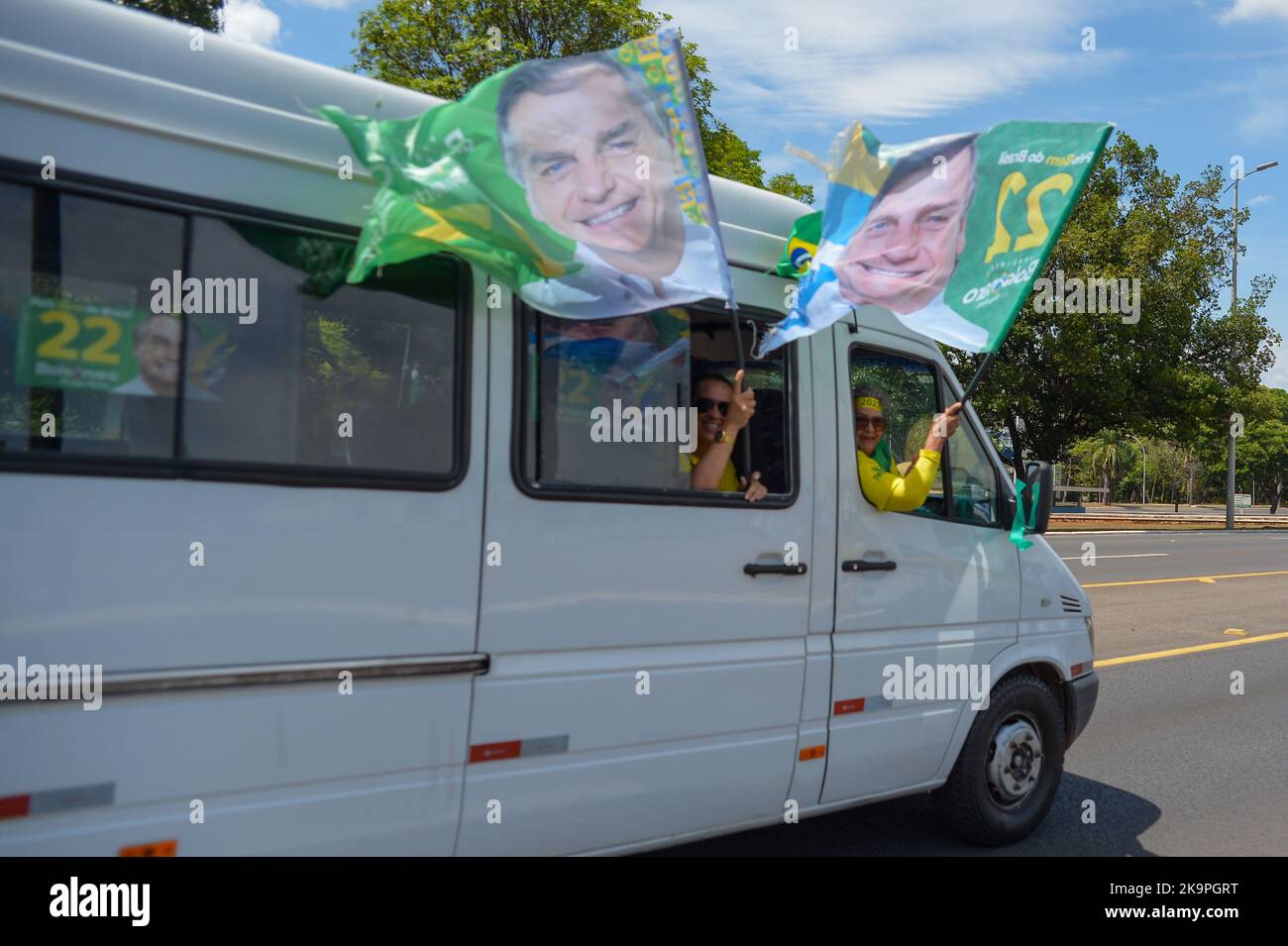 BRASÍLIA, DF - 29.10.2022: CARREATA PR' BOLSONARO EM BRASÍLIA - This ...