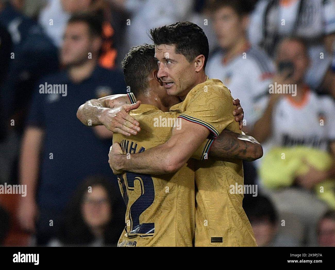 Lewandowski barcelona scoring hi-res stock photography and images - Alamy