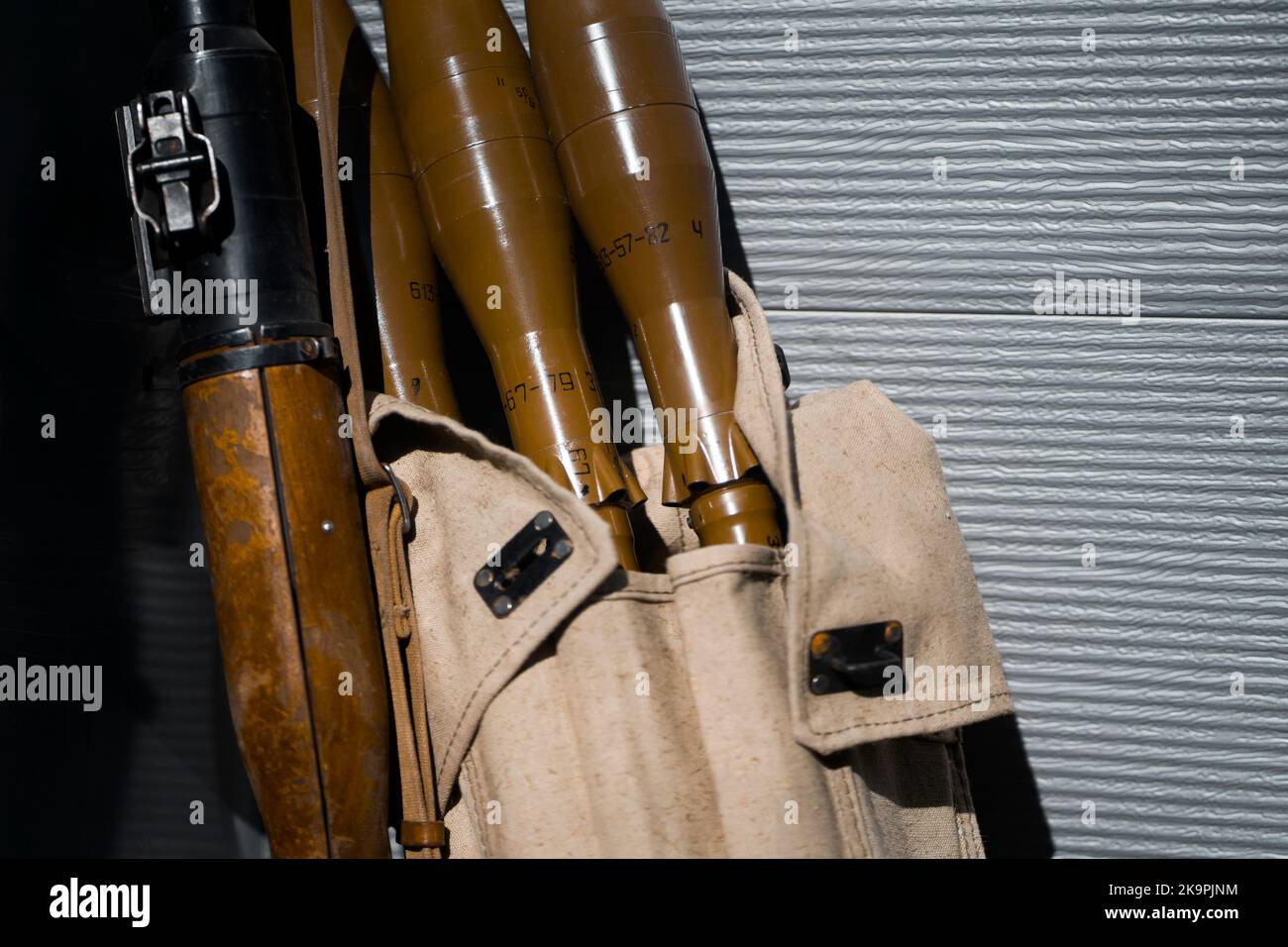 Modern artillery hi-res stock photography and images - Alamy