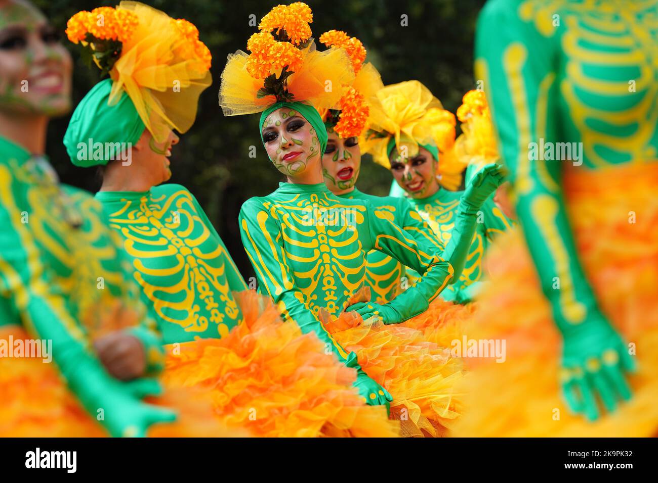 Mexico City, Mexico. 29th Oct, 2022. Skeleton dancers practice before ...