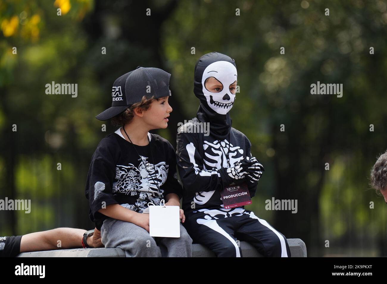 Mexico City, Mexico. 29th Oct, 2022. Children wearing skeleton costumes ...