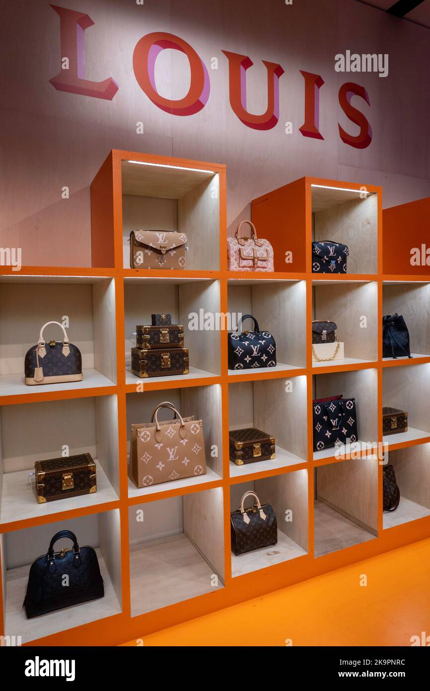 Louis Vuitton’s “200 TRUNKS, 200 VISIONARIES: THE EXHIBITION” in New ...