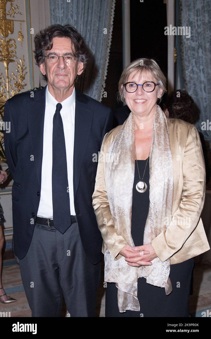Luc Ferry and Sylvie Retailleau attending the Vaincre le Cancer 2022 ...