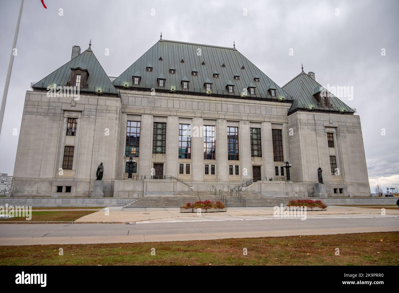 Canada supreme court building hi-res stock photography and images - Alamy
