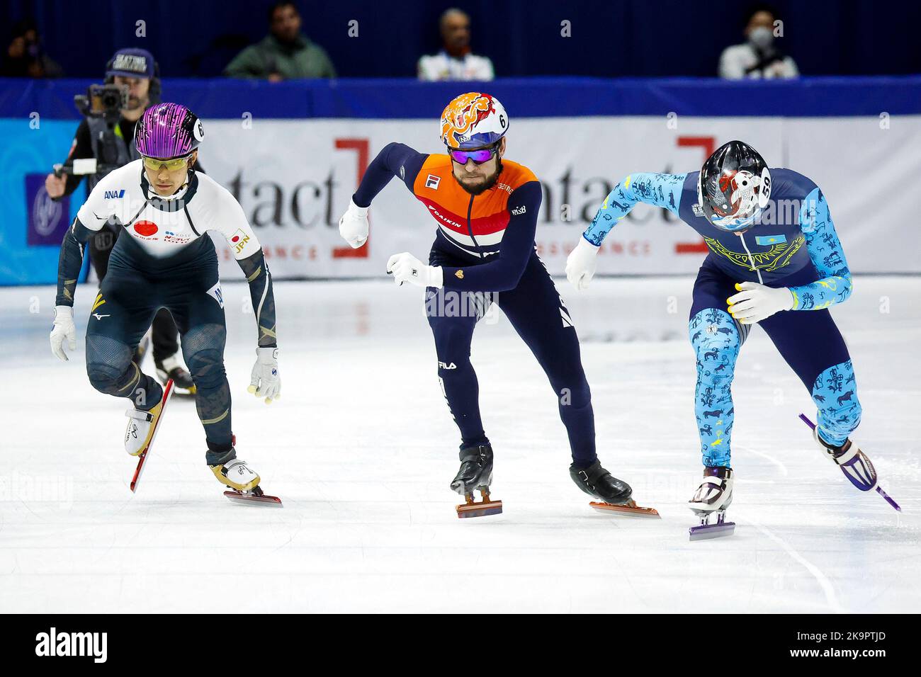MONTREAL, CANADA - OCTOBER 29: Kosei Hayashi of Japan, Sjinkie Knegt of ...