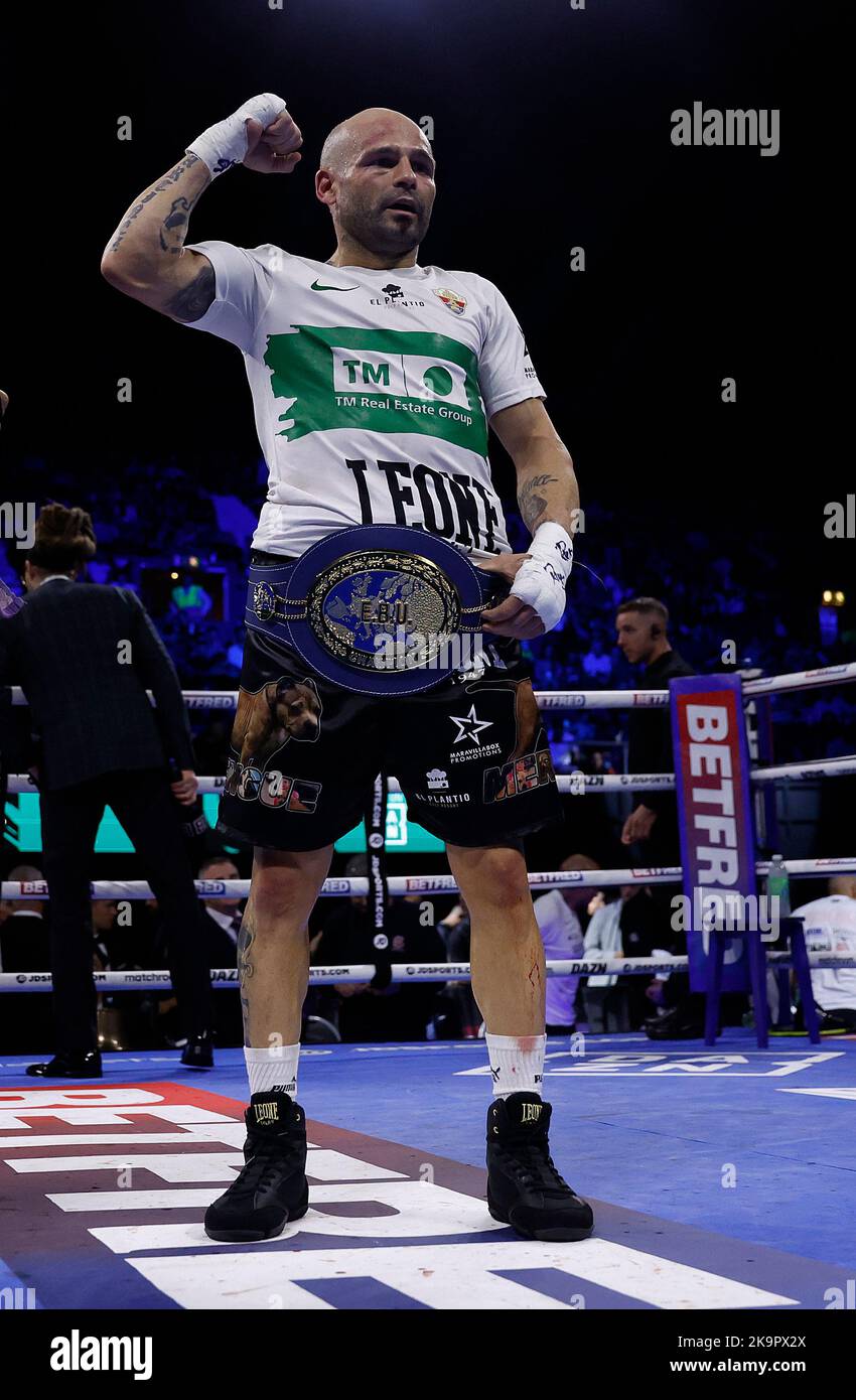 Kiko Martinez celebrates after beating Jordan Gill to win their ...
