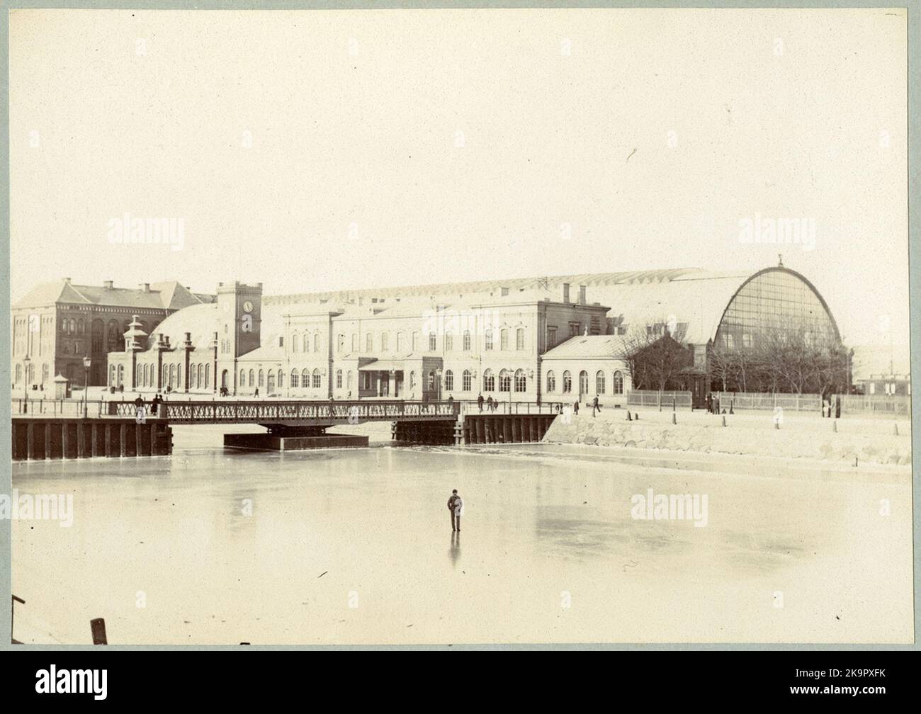 The station with track hall after the redevelopment that was completed ...