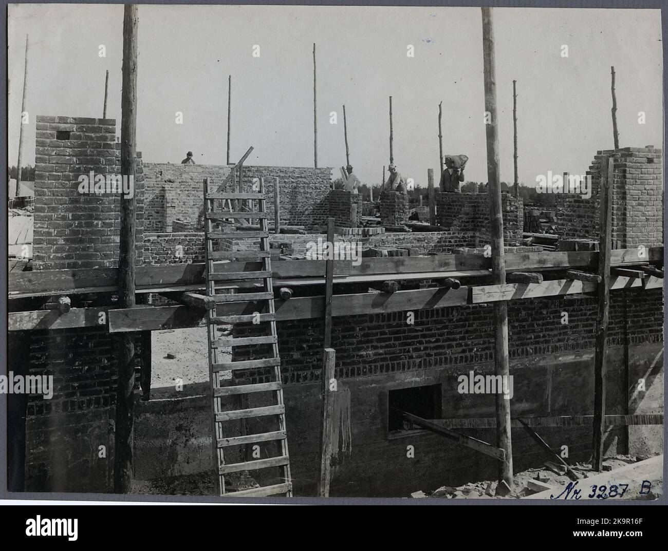 Construction of the expedition building Stock Photo - Alamy