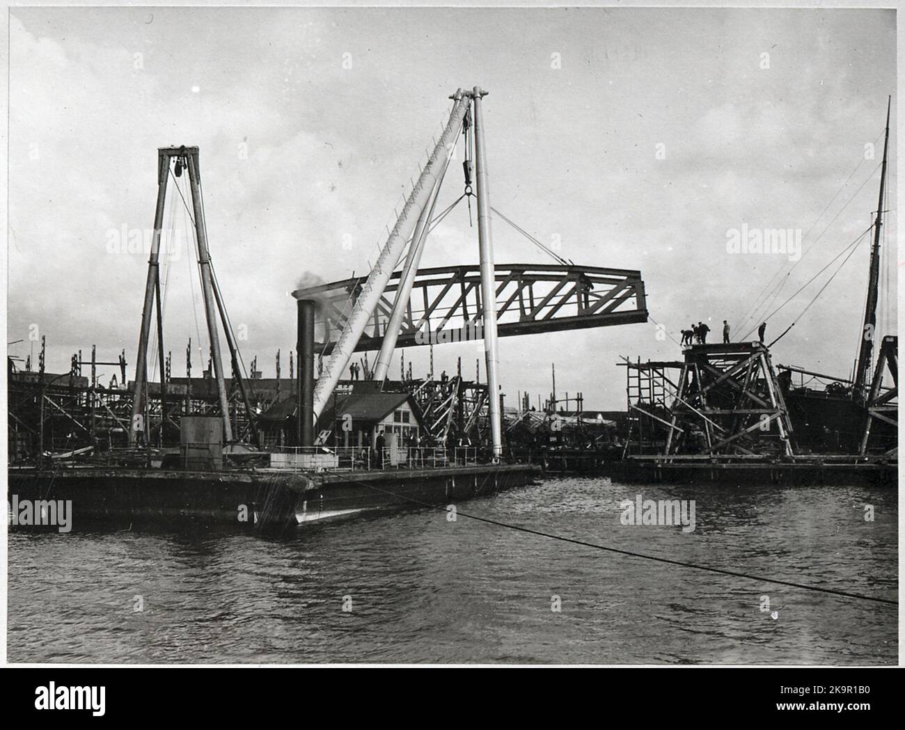 Album with photographs from the Bohusbanan.1: a of the three 32 meters ...