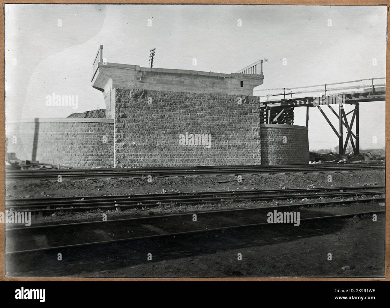 Construction of road bridge over the railway farm at Lund Central ...