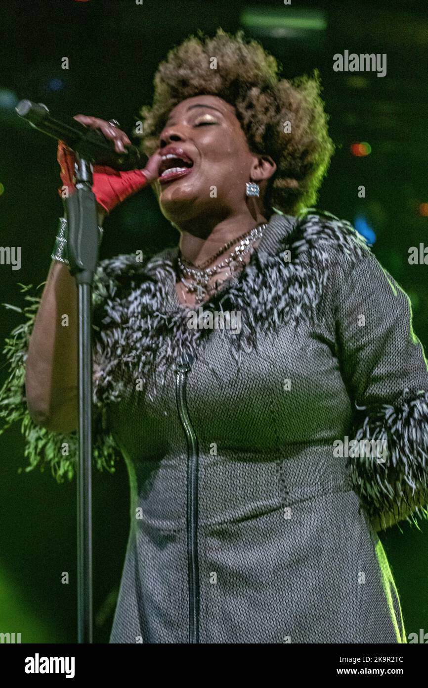 African american singer on stage hi-res stock photography and images ...