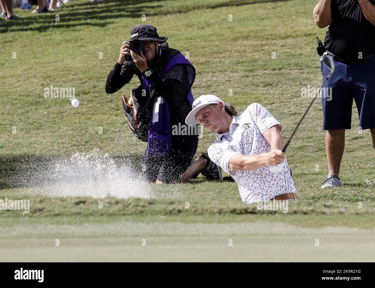 Miami, USA. 29th Oct, 2022. Cameron Smith gets out the sand trap at the ...